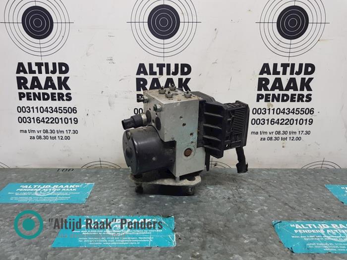 ABS Pomp Mercedes E 2.2 E-200 CDI 16V - 0265202493 611961 bosch