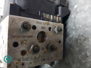 ABS Pomp Mercedes E 2.2 E-200 CDI 16V - 0265202493 611961 bosch