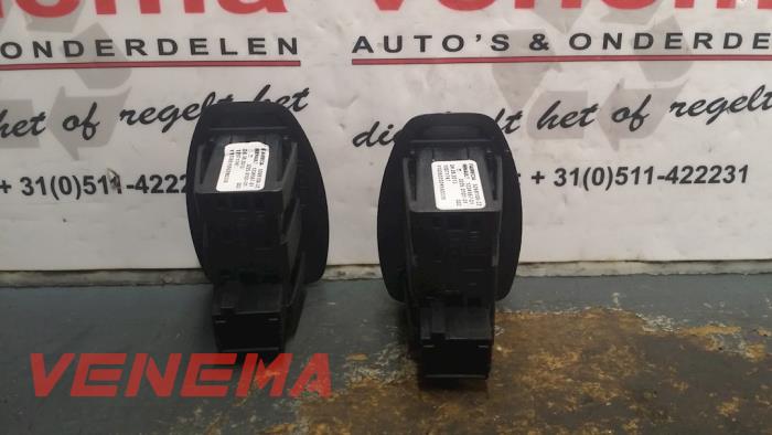 Stoelverwarmings Schakelaar Renault Scénic III 1.5 dCi 110 - 526810032 ...