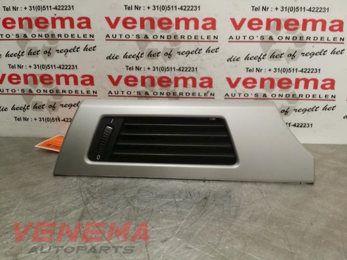 Luchtroosters Dashboard met artikelnummer 64229130459 voorraad