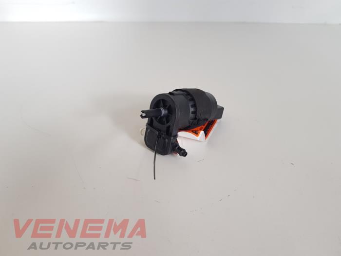 Ruitensproeierpomp voor Audi A4 Avant 2.0 35 TDI 16V - 8K9955647 VW-AG