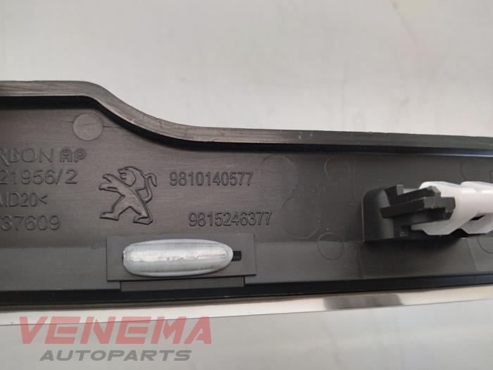 Sierstrip Peugeot 3008 II 1.6 BlueHDi 120 - 9810140577