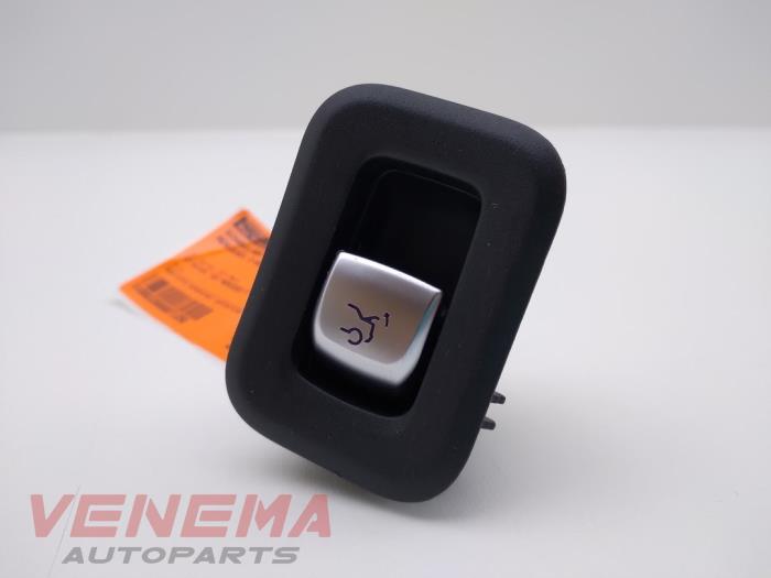 Mercedes W204 Schakelaars achterklep voorraad | Onderdelenlijn.nl