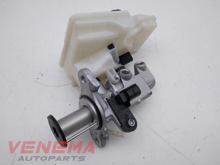 Hoofdremcilinders met artikelnummer 8V1611021A voorraad