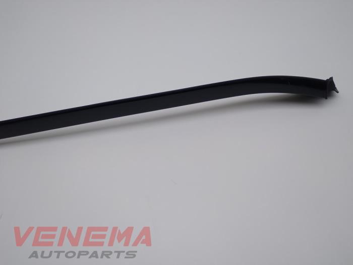 Daklijst links Mercedes C C-300 2.0 Turbo 16V - A2056901782 ORIGINEEL