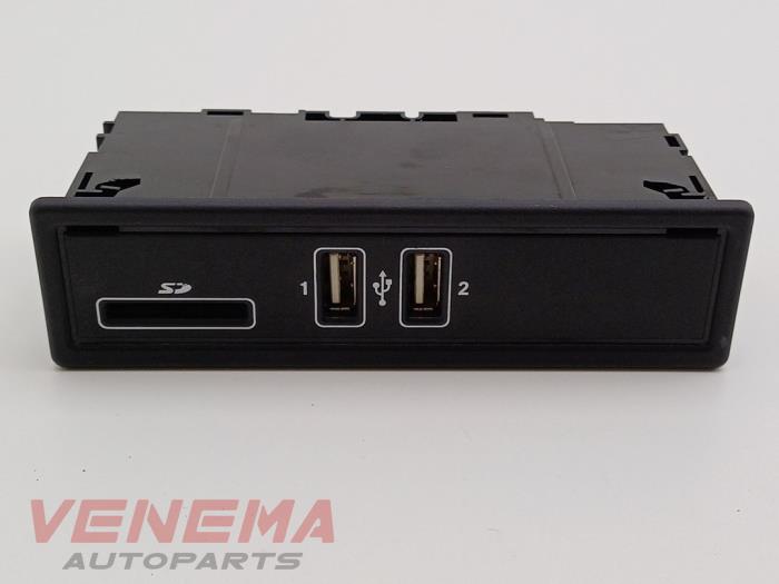 Mercedes W203 AUX/USB aansluitingen voorraad | Onderdelenlijn.nl