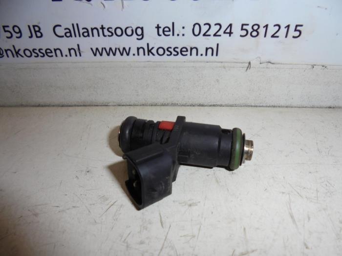 Injector (benzine injectie) Volkswagen Polo - 03E906031C CGP