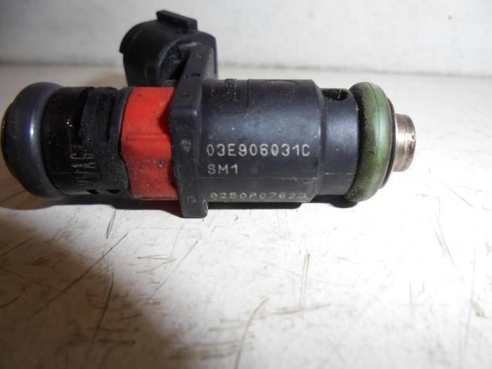 Injector (benzine injectie) Volkswagen Polo - 03E906031C CGP