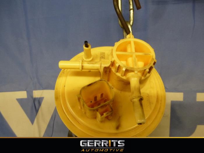 Gebruikte Volvo V70 (SW) 2.4 D5 20V Brandstofpomp Elektrisch - 30761740 ...