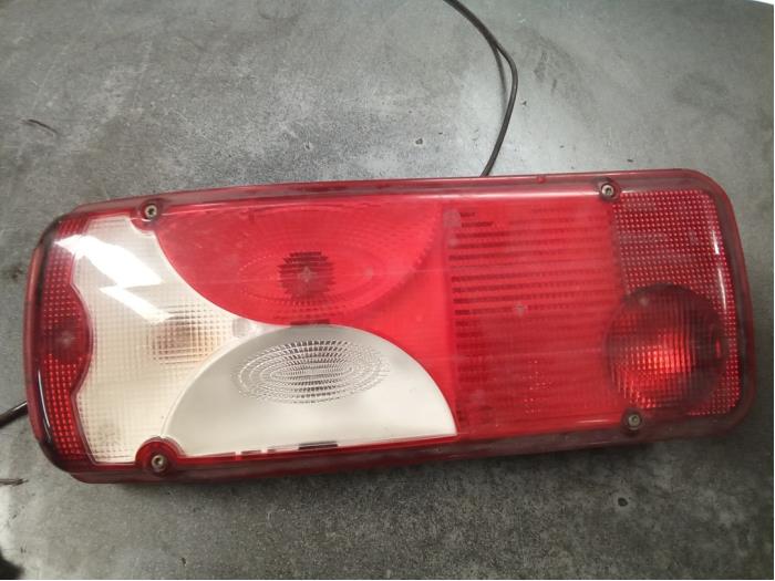 Achterlichten links met artikelnummer A9068200464 voorraad