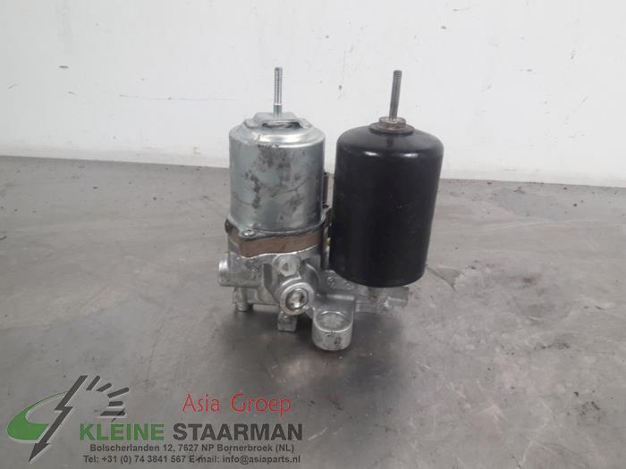 Rembekrachtiger Toyota Auris 1.8 16V Hybrid - 4707012010 2ZRFXE Lichtmetaal