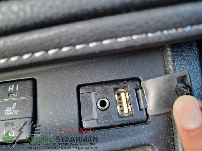 Toyota Auris AUX/USB aansluitingen voorraad | Onderdelenlijn.nl