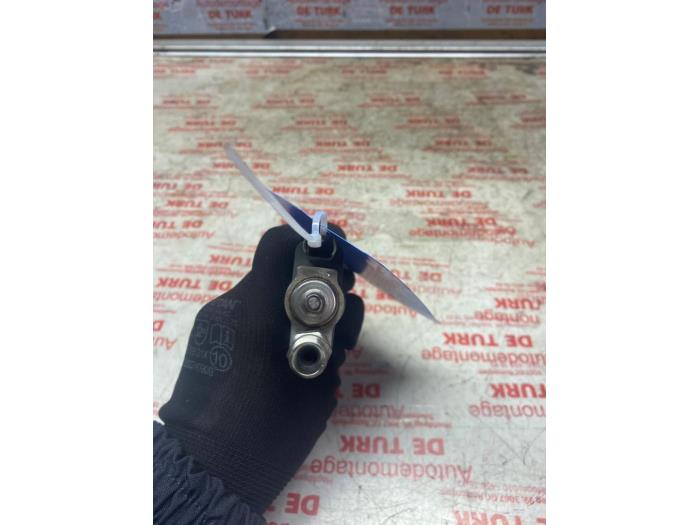 Injector (benzine injectie) BMW 3 serie 318i 16V - 1353758904807 N43B20A