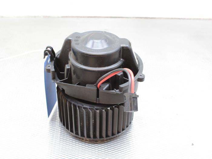 Kachel Ventilatiemotor BMW X1 sDrive 18i 1.5 12V TwinPower - 64119297752