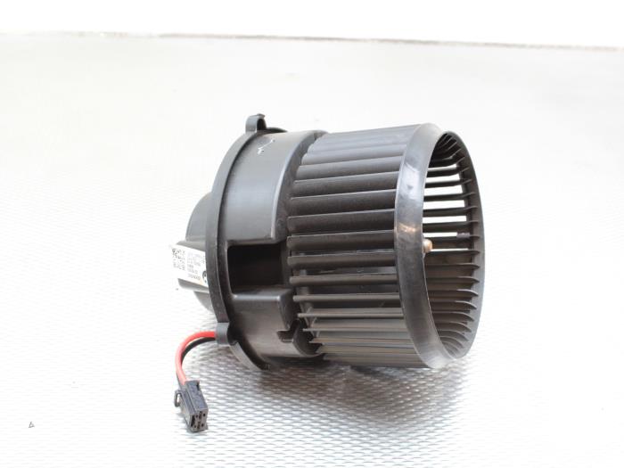 Kachel Ventilatiemotor BMW X1 sDrive 18i 1.5 12V TwinPower - 64119297752