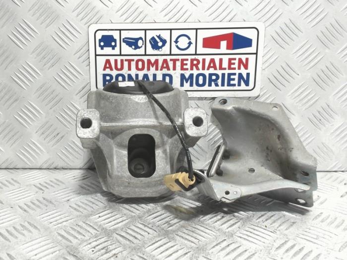 Motorsteunen met artikelnummer 8R0199381B voorraad
