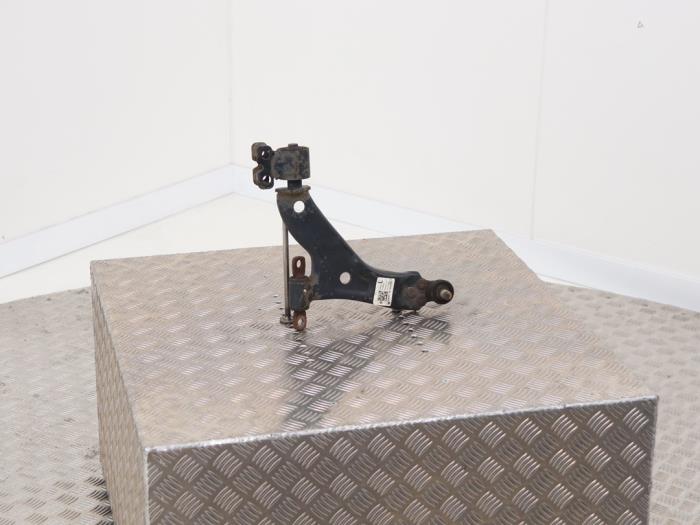 Draagarmen links-voor met artikelnummer 95368367 voorraad