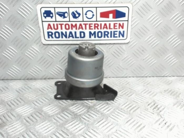 Motorsteunen met artikelnummer 7H0199256H voorraad