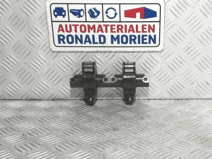 Tuimelaarassen met artikelnummer 038109527AF voorraad