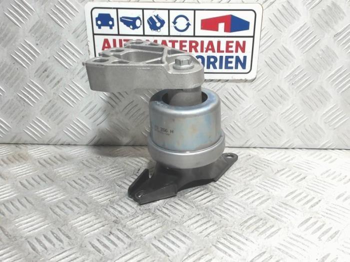 Motorsteunen met artikelnummer 7H0199256H voorraad