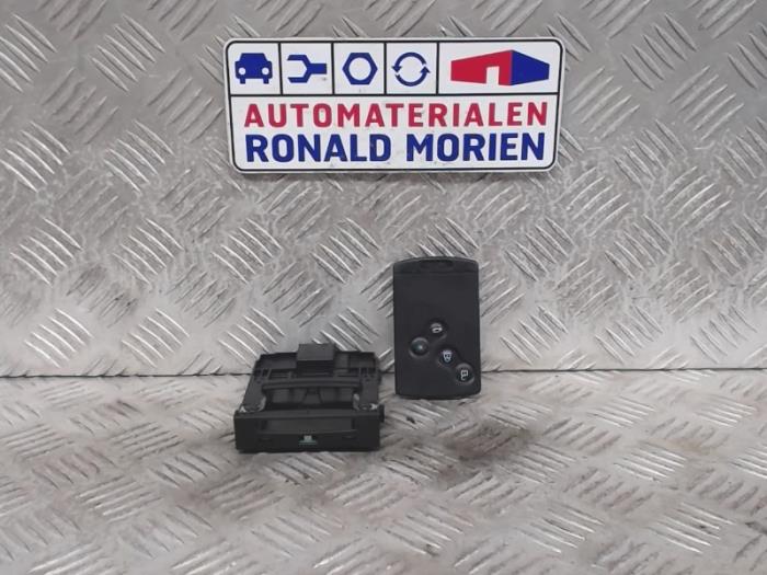 Kaartlezer (slot) Renault Megane - 285975779R