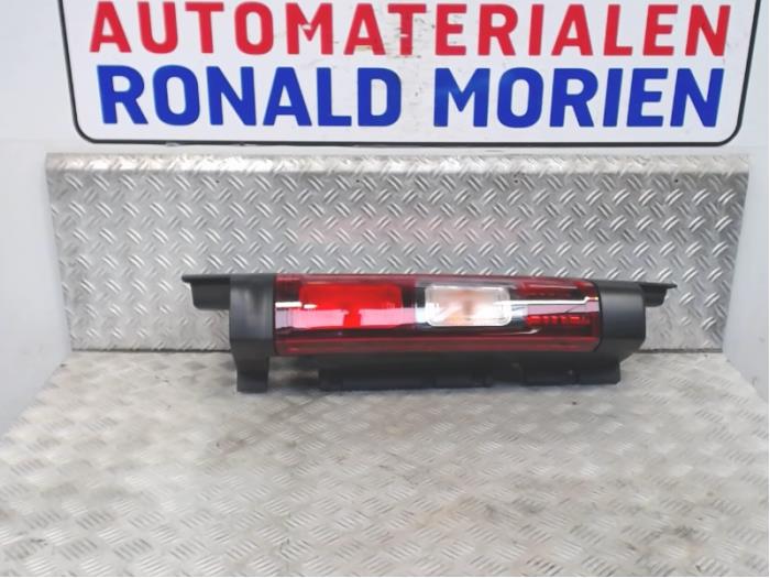 Gebruikte Opel Vivaro Achterlicht links - 93867974 - AUTOMATERIALEN ...