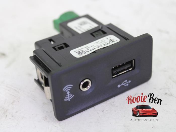 Porsche Macan AUX/USB aansluitingen voorraad | Onderdelenlijn.nl