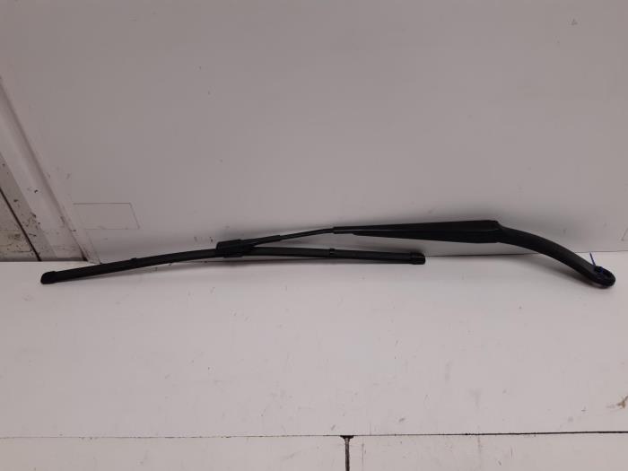 Ruitenwisserarmen voor met artikelnummer A1768203400 voorraad