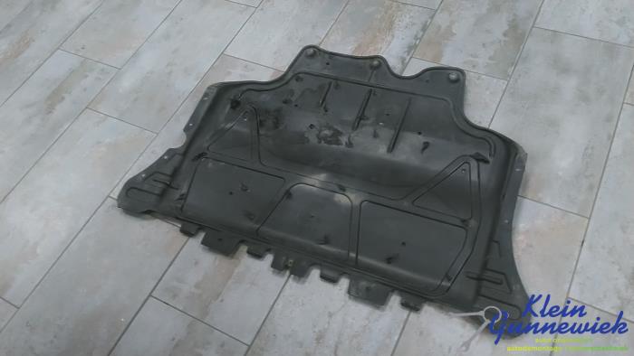 Motor Beschermplaten met artikelnummer 5Q0825236F voorraad