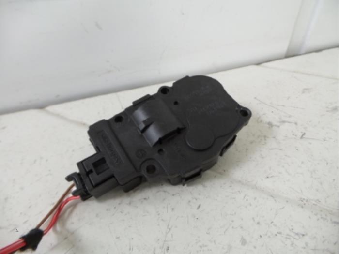 Kachelklep Motor Audi Q5 - 8K0820511C BEHR