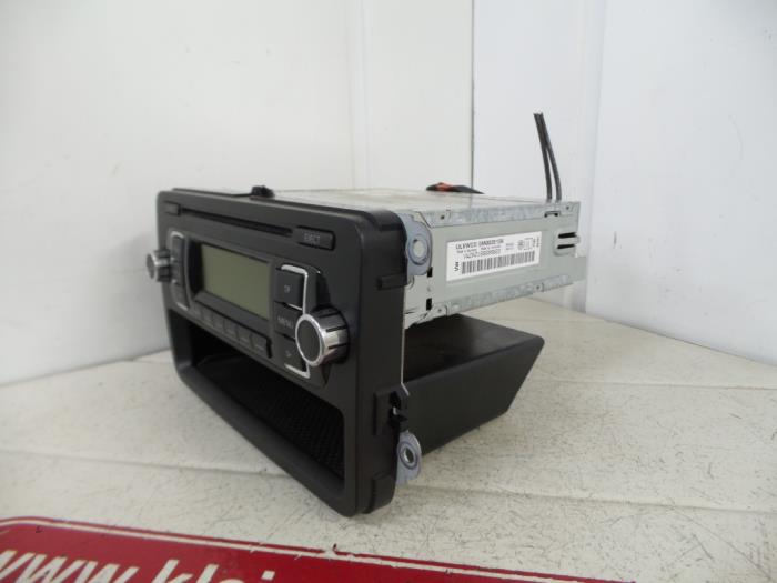 Radio CD Speler Volkswagen Touran 2.0 TDI 16V 140 - 5M0035156 TECHNISA