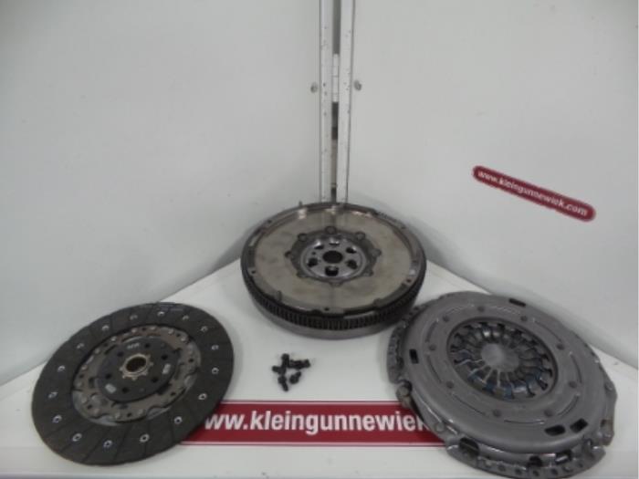 Nieuwe Volkswagen Jetta Vliegwiel - 03L105266CC - Gebr.Klein Gunnewiek ...