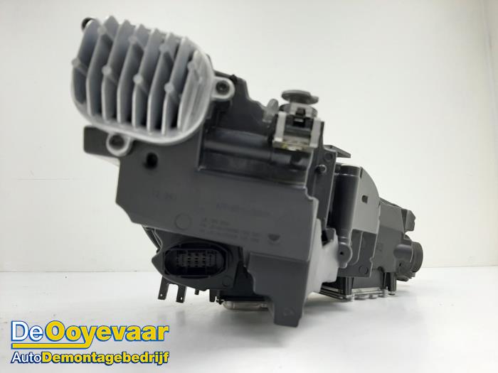 Koplamp links Audi A4 Avant 2.0 40 TDI 16V Quattro - 7PP941571BC AUDI