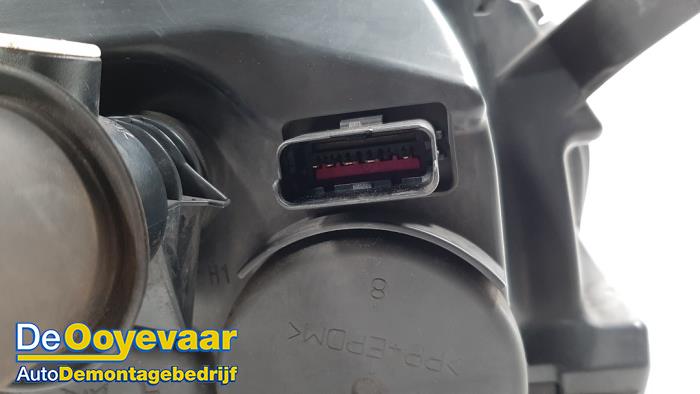 Koplamp links Dacia Duster 1.6 16V - 260600069R AUTOMOTIVE LIGHTING