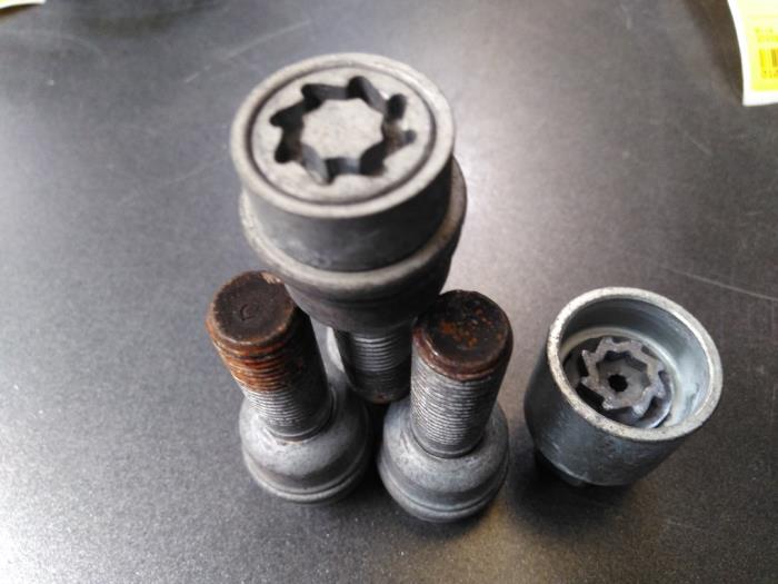 Volkswagen Crafter Slotbout sets voorraad | Onderdelenlijn.nl