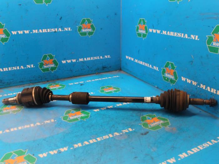 Gebruikte Toyota Yaris III (P13) 1.5 16V Hybrid Aandrijfas rechts-voor ...