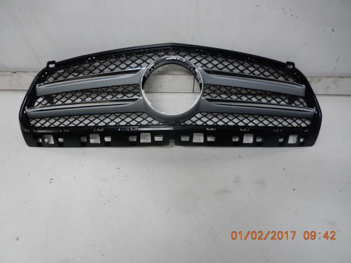 Nieuwe Mercedes A-Klasse Grille - A1768800283 - Reclycar De Boer BV ...
