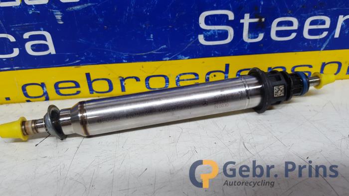 Injector (benzine injectie) Mercedes C-Klasse - A2780700687 274910 BOSCH