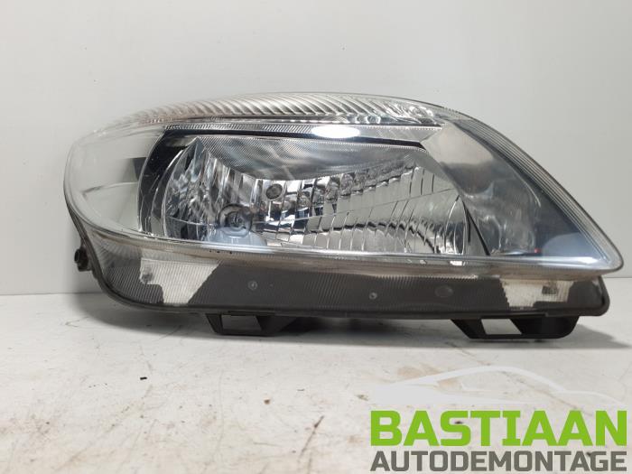 Koplamp rechts Skoda Fabia II Combi 1.2 TSI - 5J1941018C HELLA