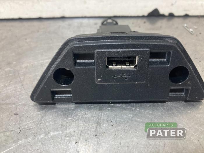 AUX/USB aansluitingen met artikelnummer 5Q0035726 voorraad