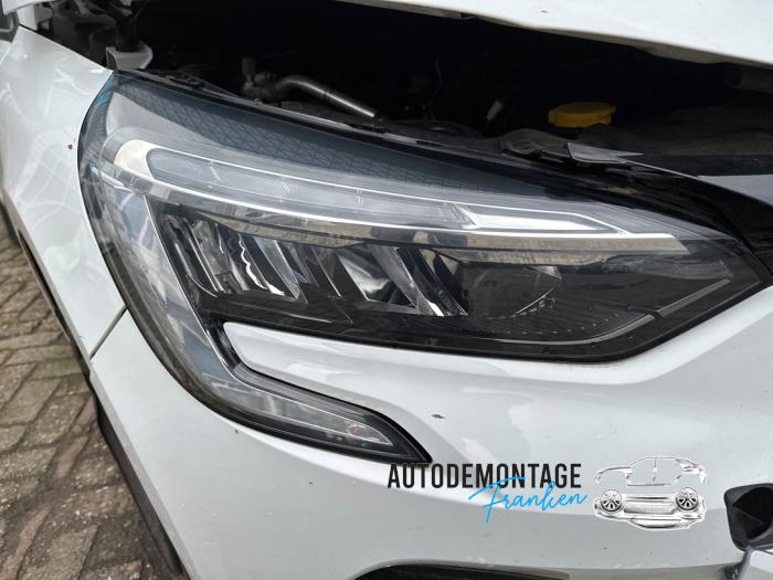 Koplampen rechts met artikelnummer 260100902R voorraad