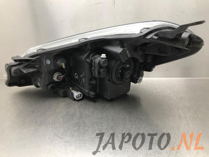 Koplamp rechts Toyota Yaris III 1.5 16V Dual VVT-iE - 9922681017 KOITO