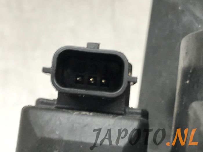 Koplamp rechts Toyota Yaris III 1.5 16V Dual VVT-iE - 9922681017 KOITO