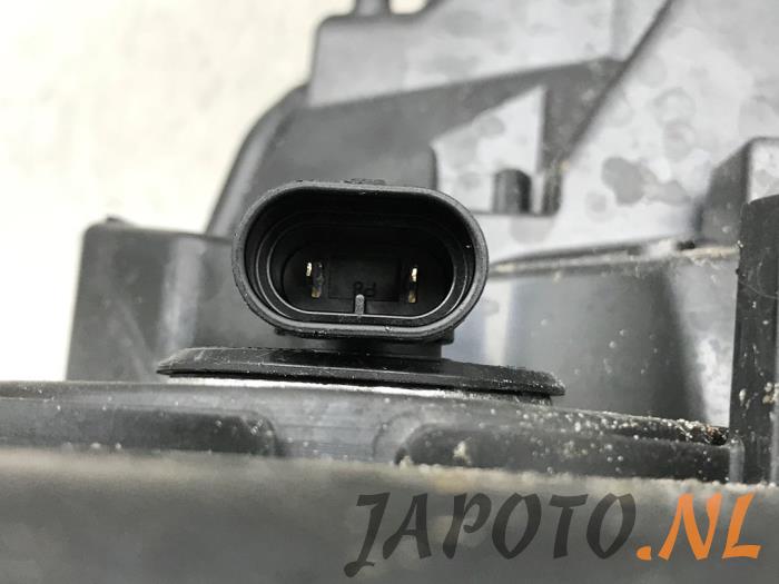 Koplamp rechts Toyota Yaris III 1.5 16V Dual VVT-iE - 9922681017 KOITO