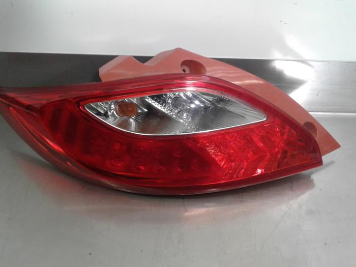 Achterlicht links Mazda 2.
