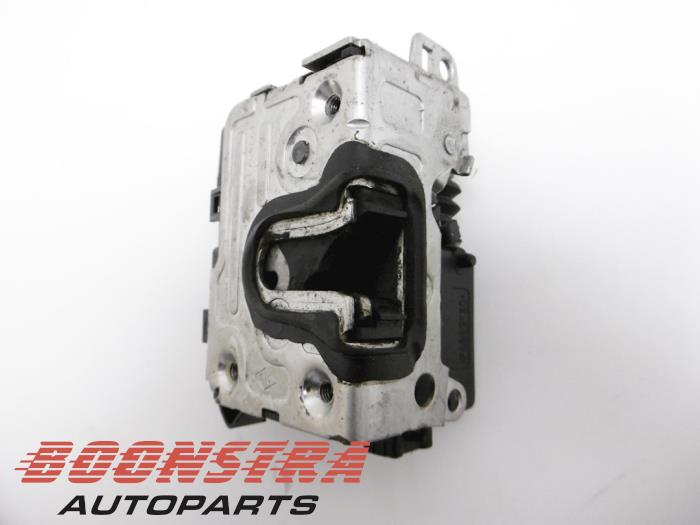 Deurslot Mechaniek 4Deurs links-voor Dacia Duster 1.5 dCi - 8200735227