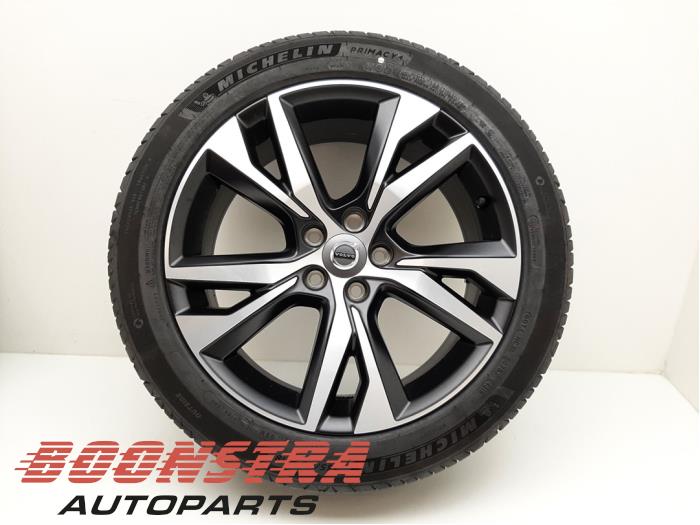 Velgen set + banden Volvo S60 III 2.0 B4 16V Mild Hybrid Geartronic ...