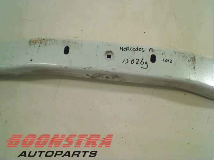 Gebruikte Mercedes A (W176) 2.2 A-220 CDI 16V Bumperframe voor ...