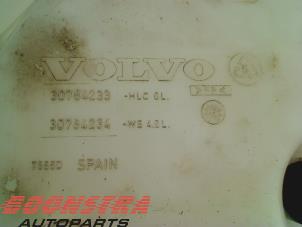 Gebruikte Volvo V70 (BW) 2.0 D4 16V Ruitensproeiertank voor - 30784233 ...