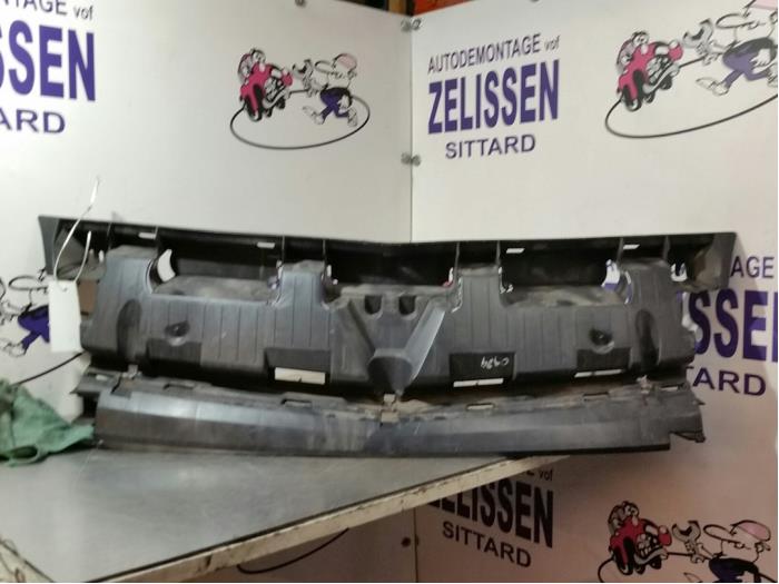 Renault Kangoo Grille Houders voorraad | Onderdelenlijn.nl